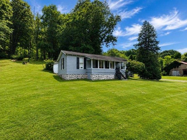 130 Hot Coal Rd, Sophia, WV 25921