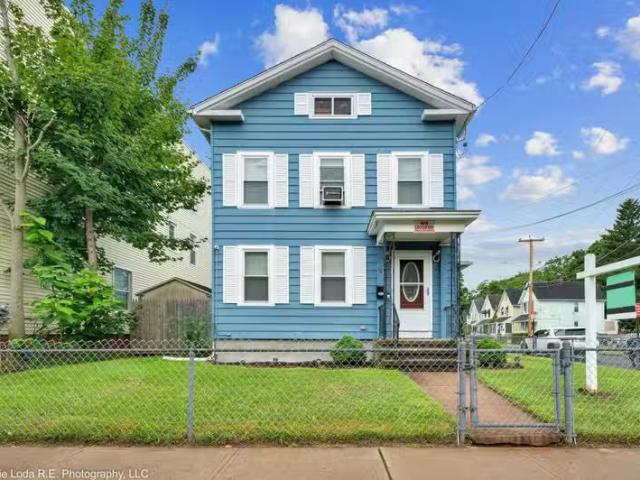 130 HENRY ST, NEW HAVEN, CT 06511 Single Family Residence For.