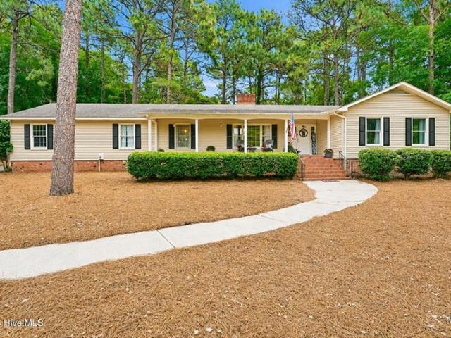 130 Hillwood Ct, Southern Pines, NC 28387