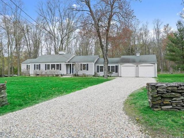 130 Hubbell Ln, Fairfield, CT 06824