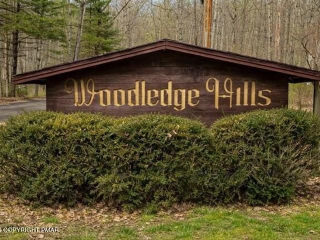 130 Juneberry Dr, Hawley, PA 18428