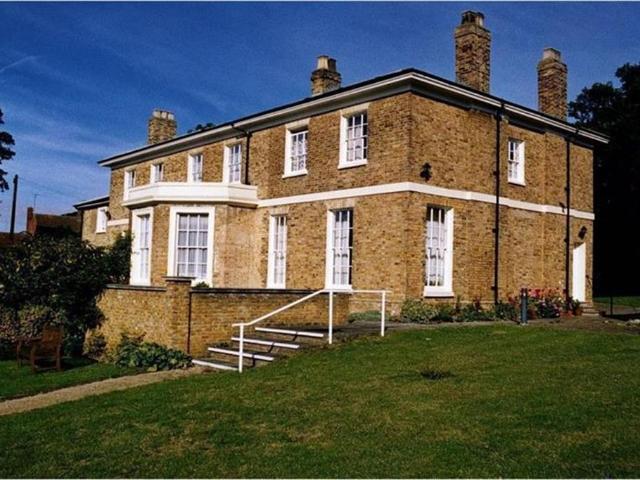 130 Old Rectory Court, Southchurch. 1 bed retirement property to rent £1,075 pcm £248 pw