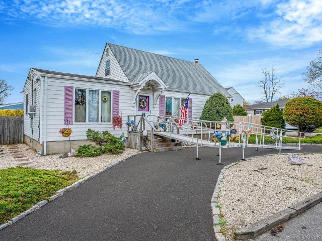 130 Lafayette Rd, West Babylon, NY 11704 | MLS #989096 | Compass