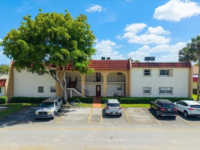 130 Lake Dora Dr, West Palm Beach, FL 33411
