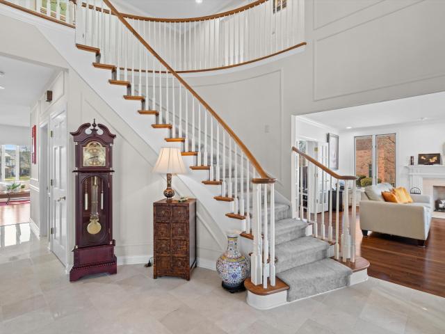130 Lamplighter Ln