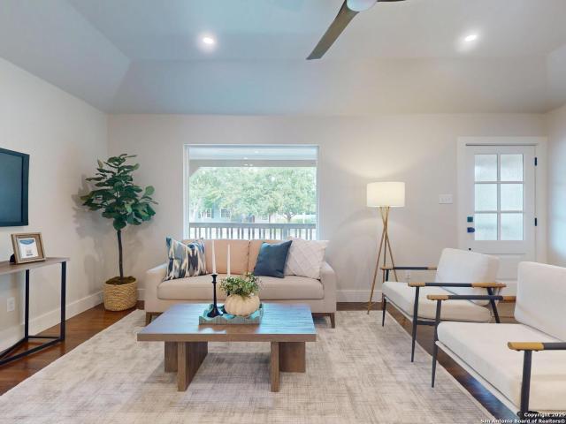 130 Larchmont Dr, San Antonio, TX 78209 | MLS #1910 | Compass