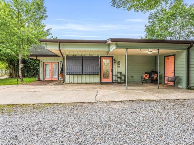 130 Melody Ln, Bay Saint Louis, MS 39520