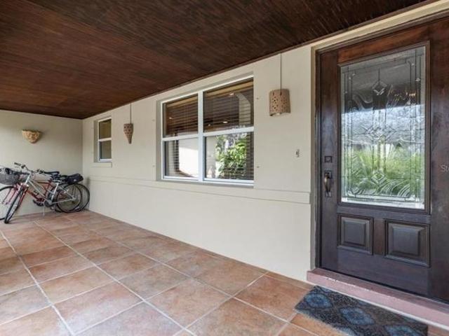 130 N Tessier Dr, Saint Pete Beach, FL 33706