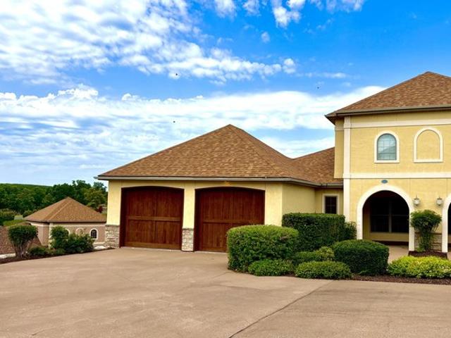 130 N Tuscany Dr, Hollister, MO 65672