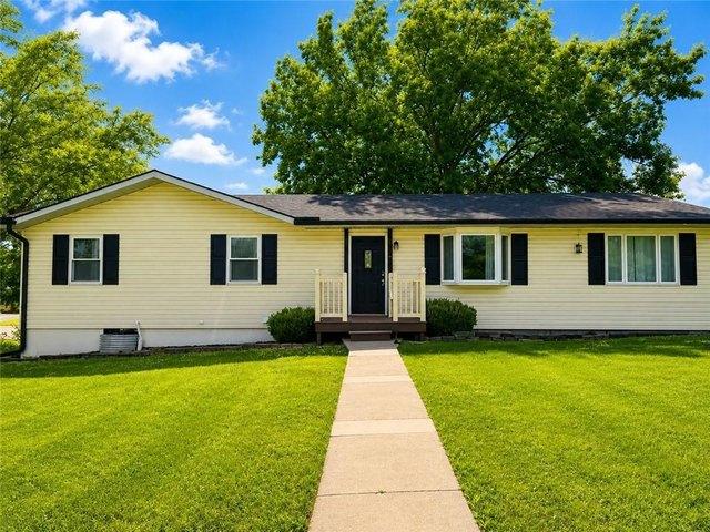 130 NE 1271 Rd, Knob Noster, MO 65336