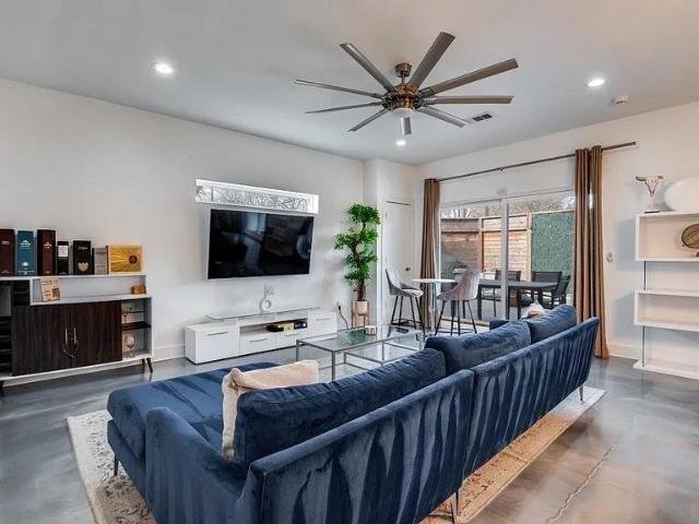 130 S Cisco St, Dallas, TX 75226 | MLS #21244 | Compass