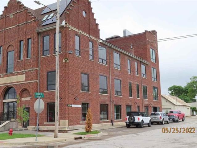 130 S Dubuque St Unit 310, Solon, IA 52333