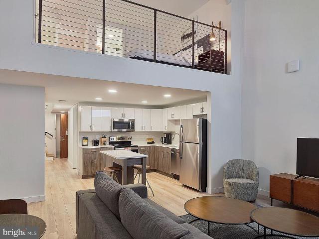 130 S Juniper Street # 1007
