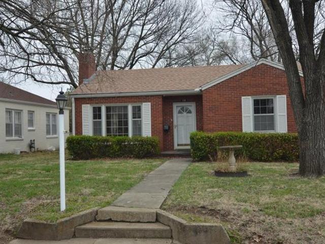130 S Larson Ave, Chanute, KS 66720