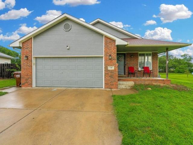 130 S Marlen Dr, Haysville, KS 67060