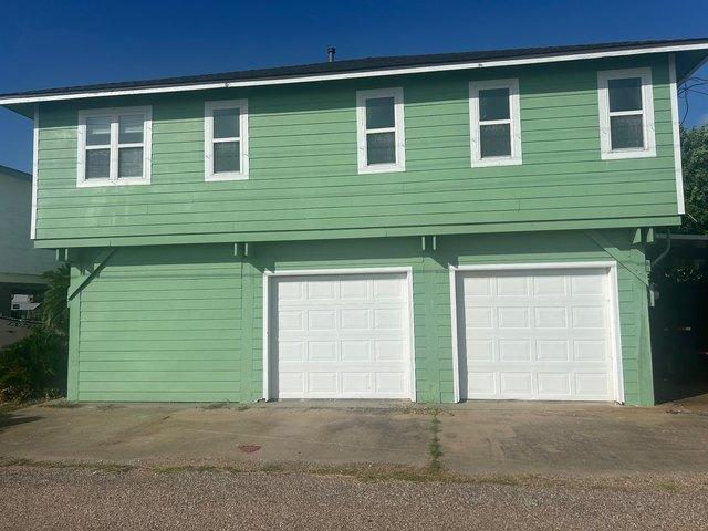 130 Snapper Ln, Freeport, TX 77541