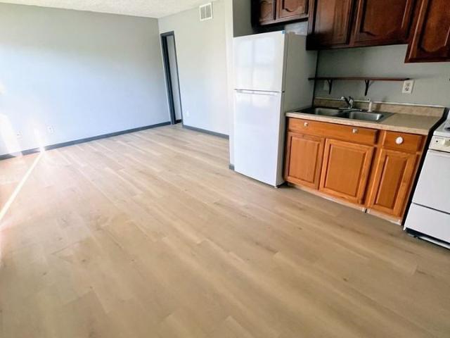 130 Sherwood Ct 1 Bedroom Apartment for Rent at 130 Sherwood Ct, Waterloo, IA 50701