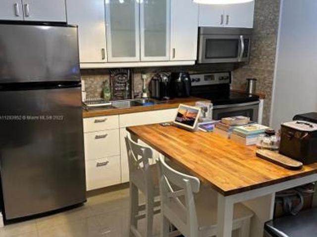 130 Shore Dr S #2B, Miami Beach, FL 33141