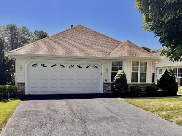130 Skyline Dr, Lakewood, NJ 08701