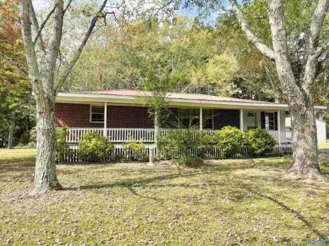 130 SUTTLES AVE, RAINSVILLE, AL 35986