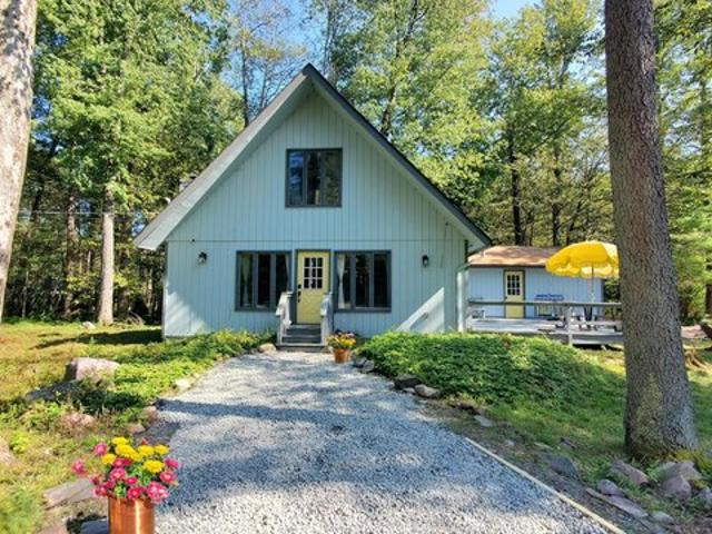 130 Sweet Briar Rd, Pocono Pines, PA 18350