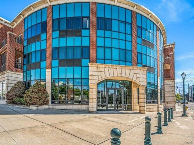 130 Post Ave Apt 324, Westbury, NY 11590