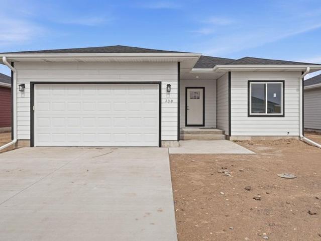 130 W 16th Ave, Holdrege, NE 68949