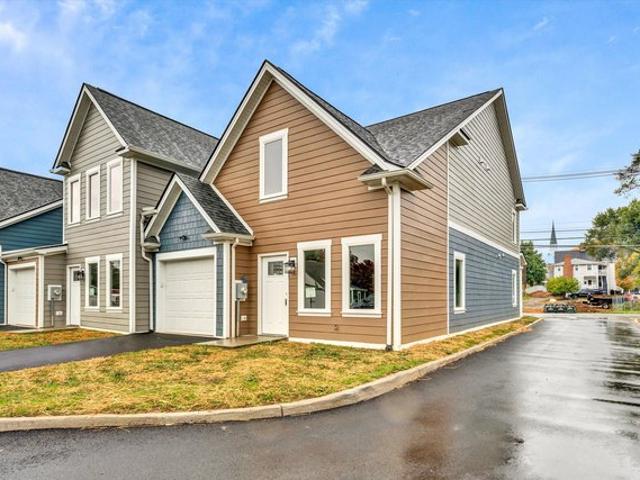130 W Calhoun St, Salem, VA 24153