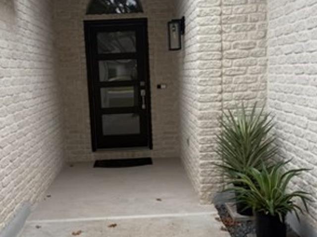 130 W Creekview Drive