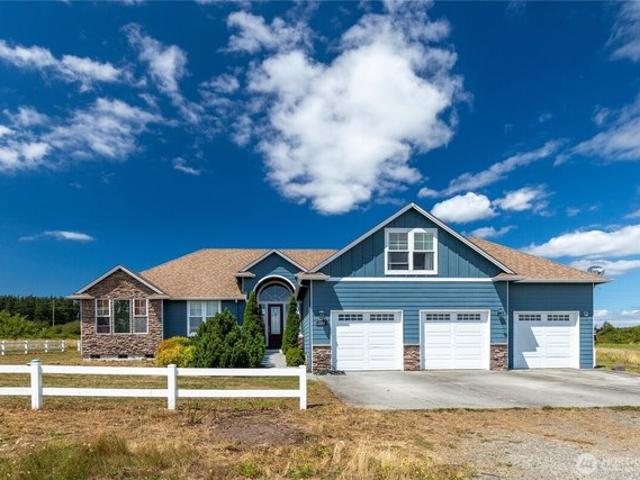 130 W Crescent Harbor Rd, Oak Harbor, WA 98277