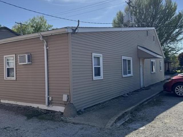 130 W Jackson St, Virden, IL 62690
