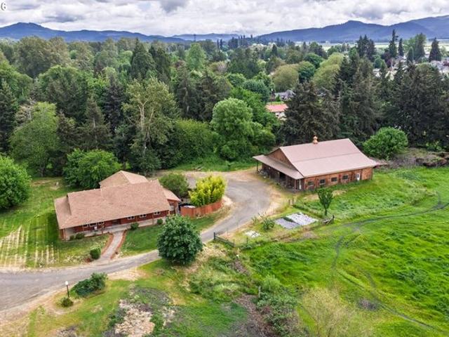 130 Washburn St, Brownsville, OR 97327