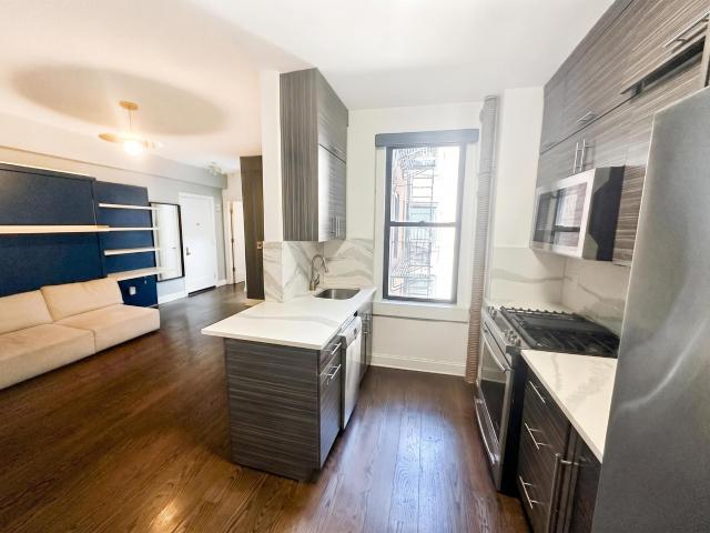 130 West 16th Street, Unit 52