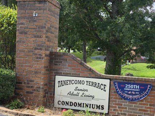 130 Wilshire Dr Unit 36, Hollister, MO 65672