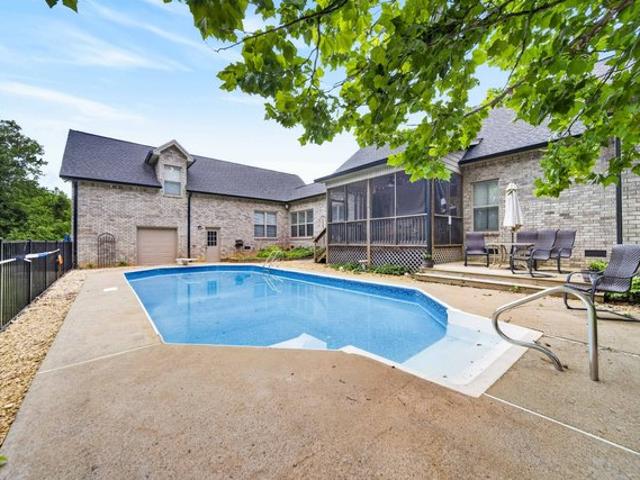 130 Tison Ln, Cottontown, TN 37048