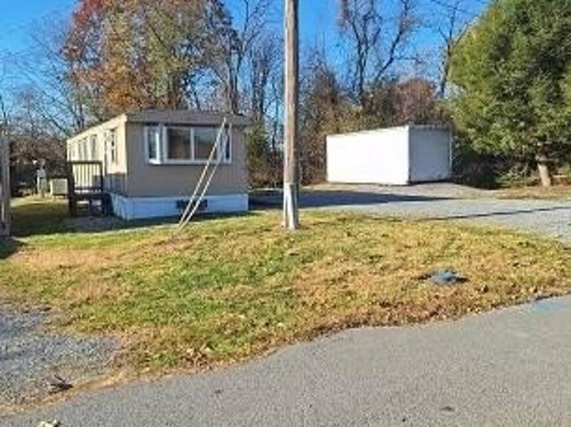 130 Treatwater Dr, Falling Waters, WV 25419