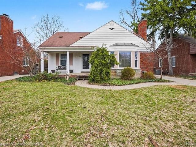 13146 Hart Ave, Huntington Woods, MI 48070