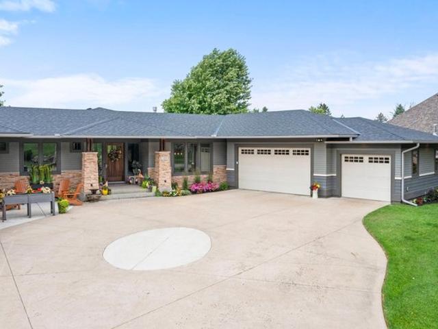 1314 Mayflower Dr, Northfield, MN 55057
