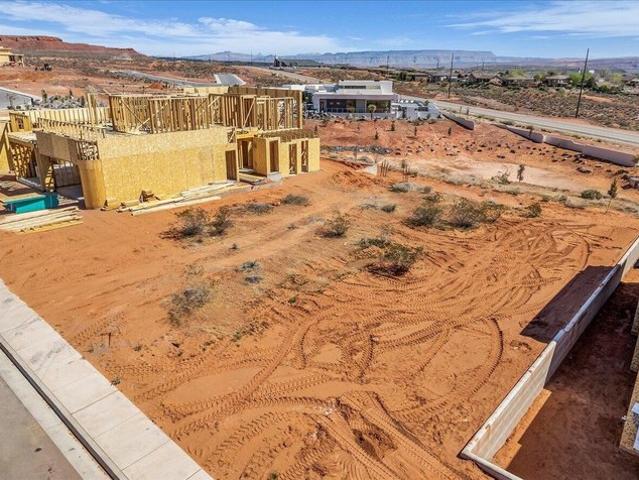 1314 N Lozano Rd, Washington, UT 84780