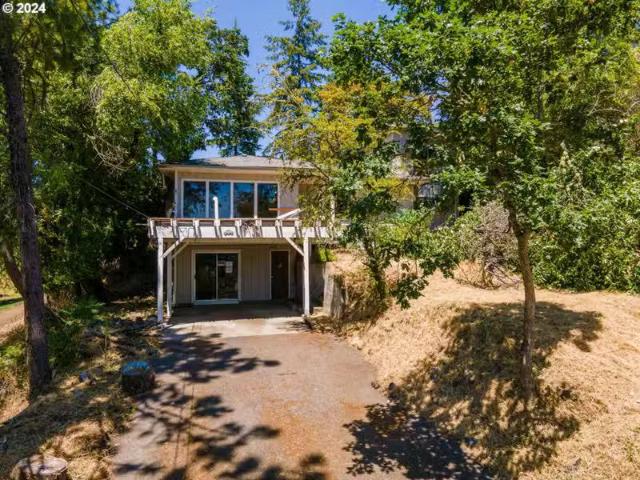 1314 NE BEULAH DR, ROSEBURG, OR 97470 Single Family Residence.