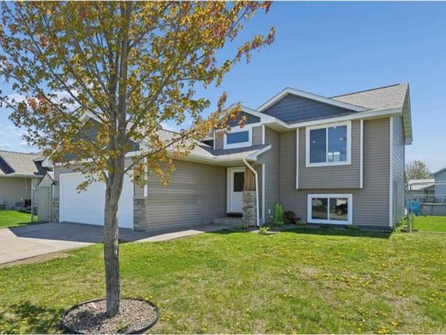1314 Blue Jay Pl, New Richmond, WI 54017