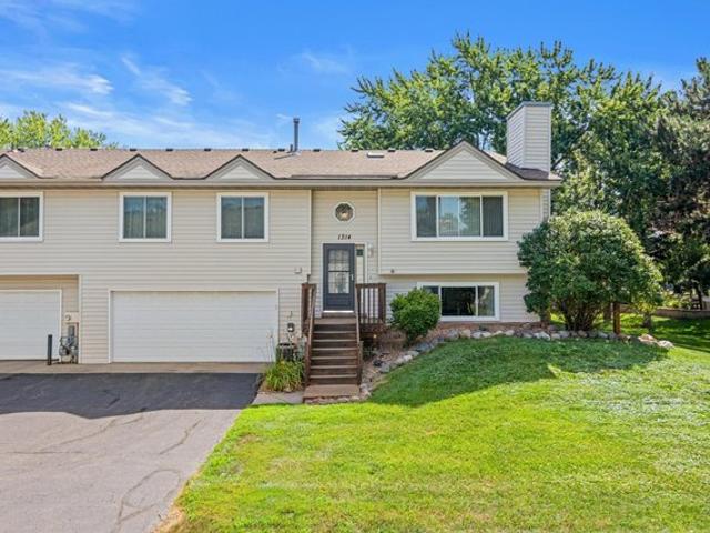 1314 Deercliff Ln, Eagan, MN 55123