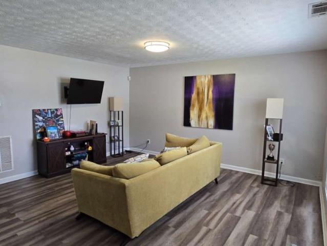 1314 Hollenbeck Lane