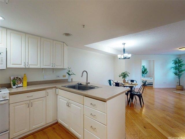 1314 Kalakaua Ave Apt 311, Honolulu, HI 96826
