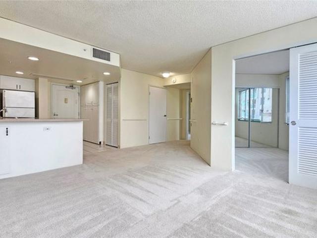 1314 Kalakaua Ave Apt 506, Honolulu, HI 96826