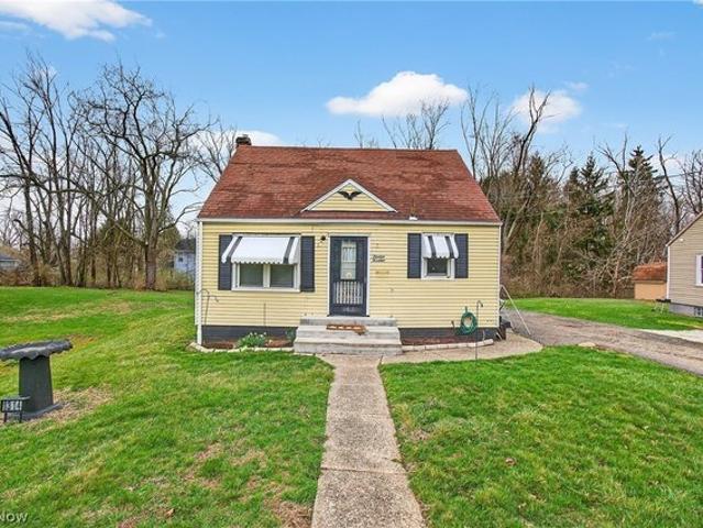 1314 Pearl Dr SE, Massillon, OH 44646