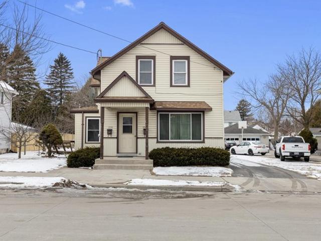 1314 S 10th St, Manitowoc, WI 54220