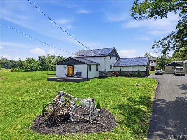 13151 Bullis Rd, East Aurora, NY 14052