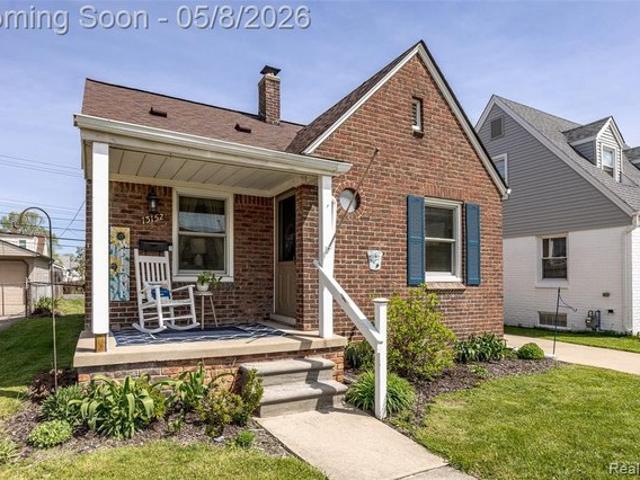 13152 Superior St, Southgate, MI 48195