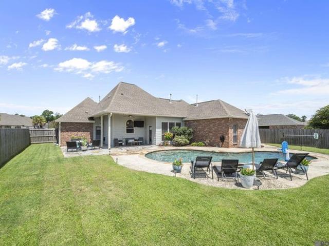 13156 Oak Knoll Dr, Geismar, LA 70734